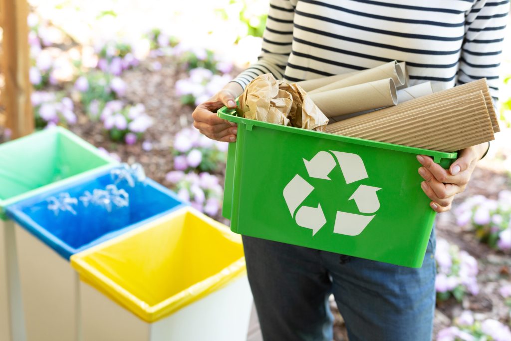 Recykling papieru. Co powstaje z makulatury? - Interaktywna.pl